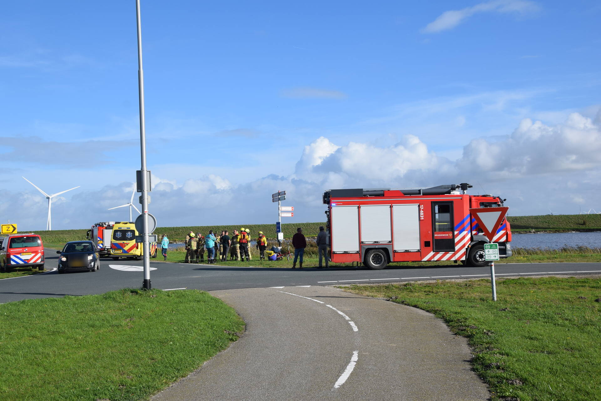 Hulpdiensten ingezet voor aangetroffen fiets naast water | 112-nu.nl