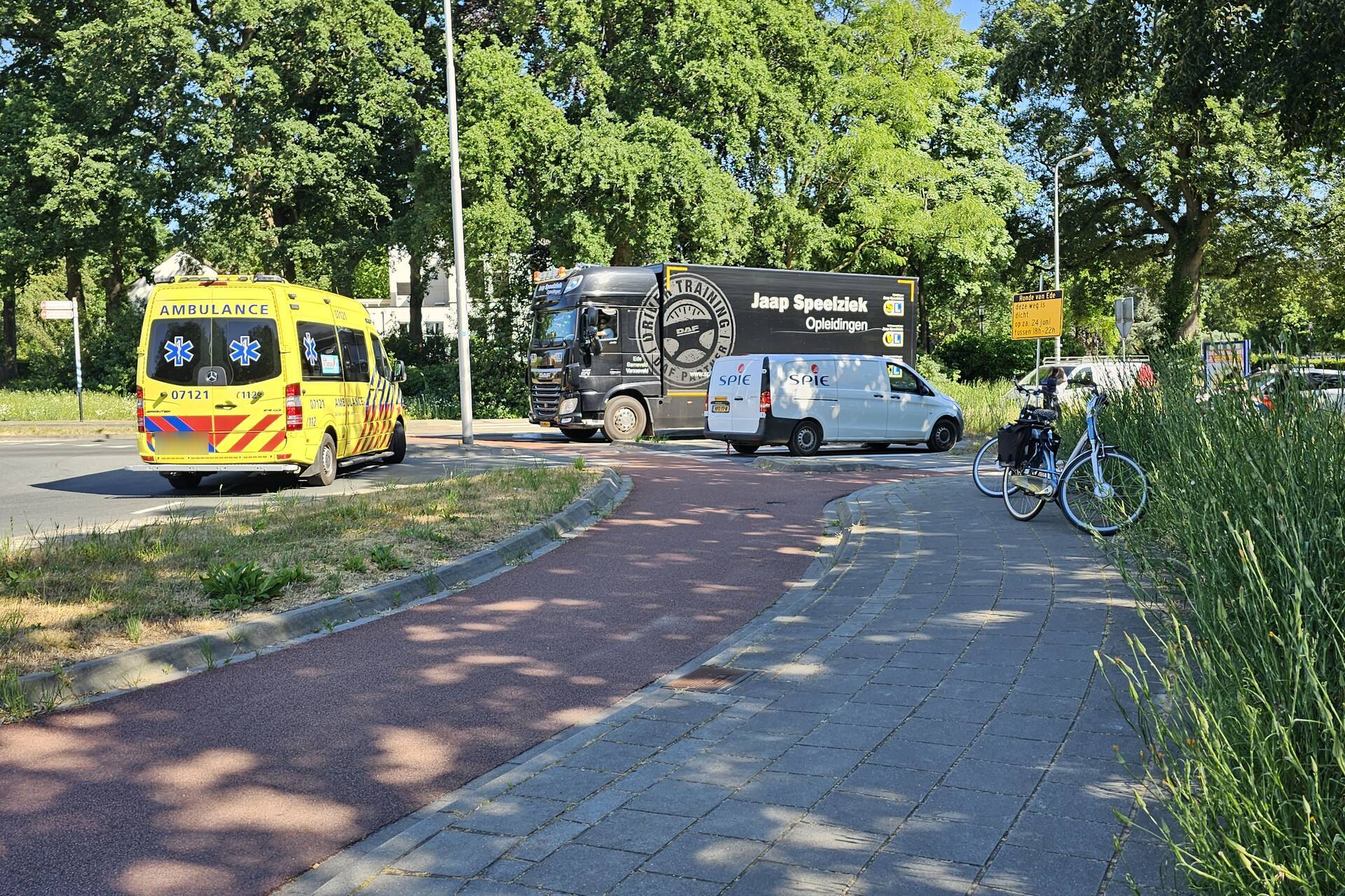 Fietser gewond bij aanrijding met bestelbus | 112-nu.nl