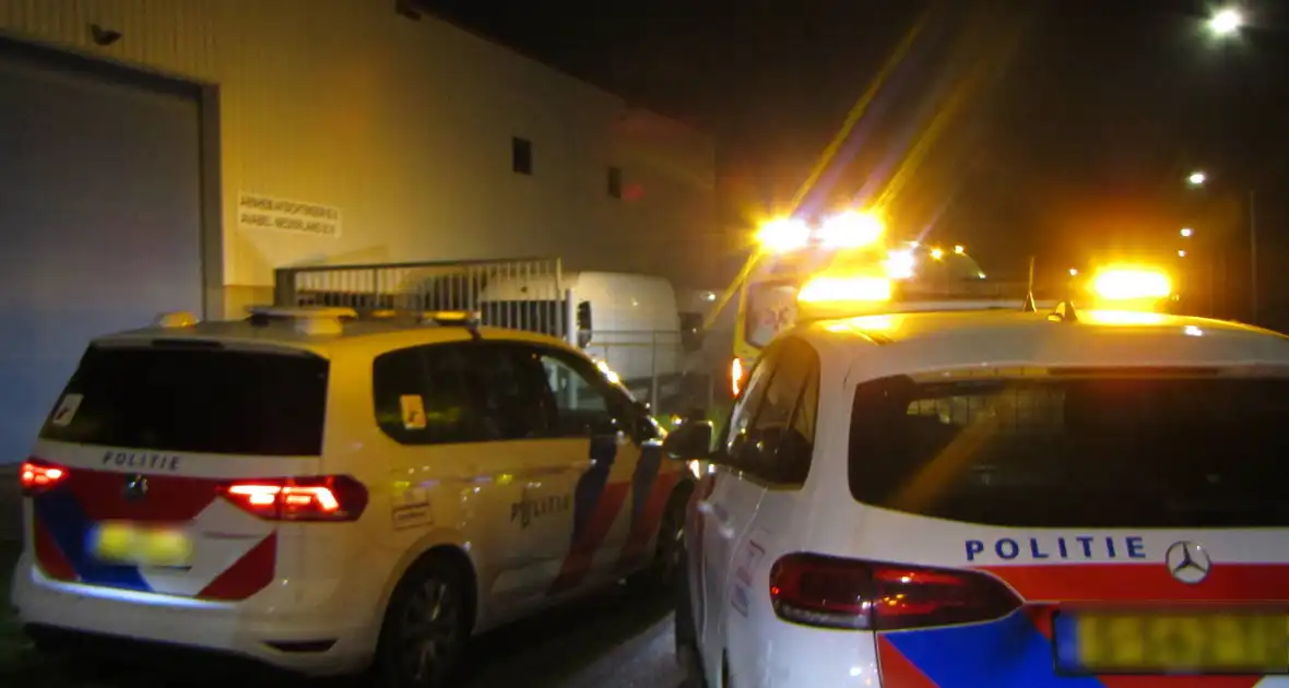 Bestuurder raakt macht over stuur kwijt, auto belandt op zijn kop | 112-nu.nl