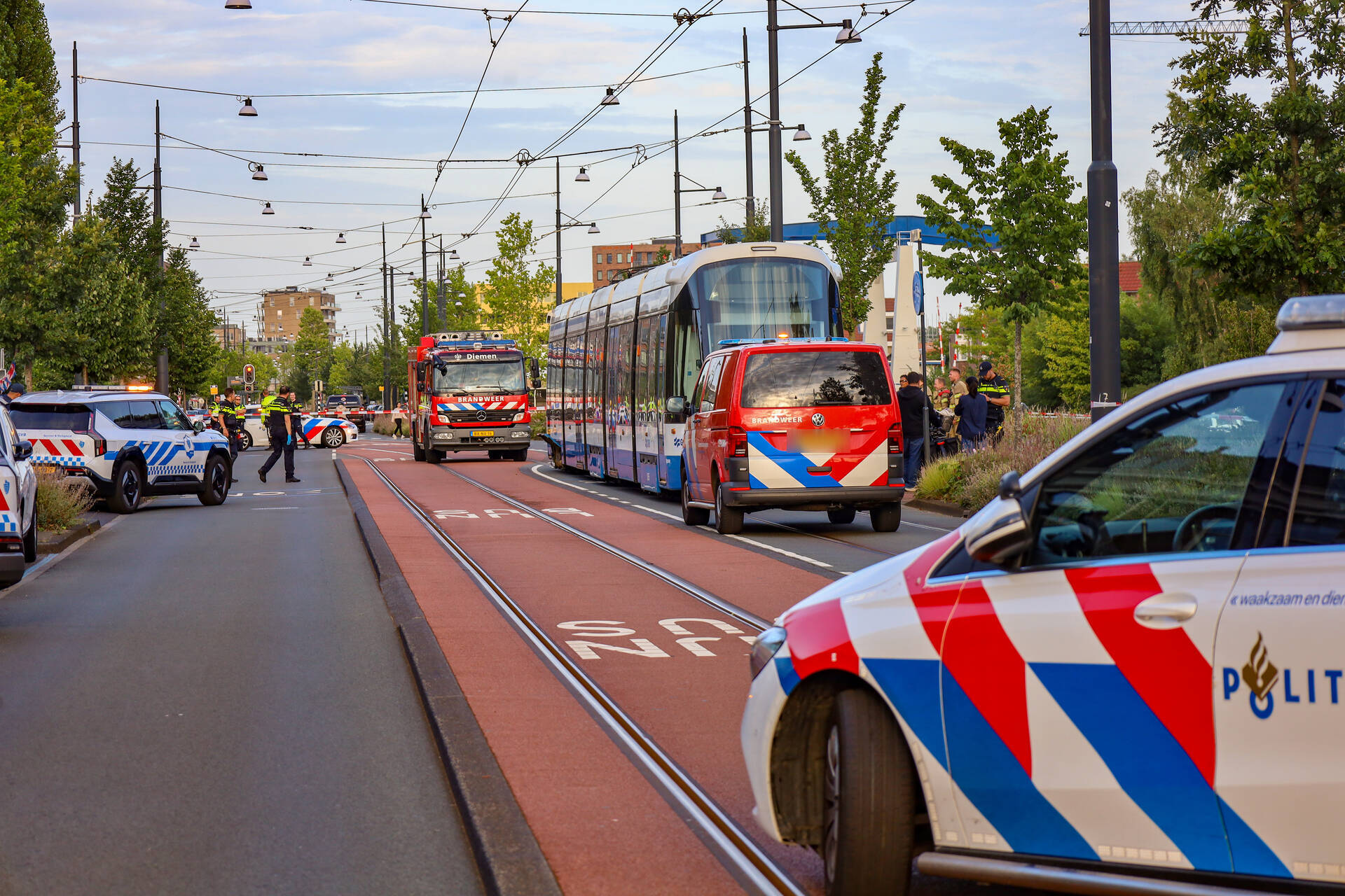 Grote inzet hulpdiensten bij ongeval met tram en fiets | 112-nu.nl
