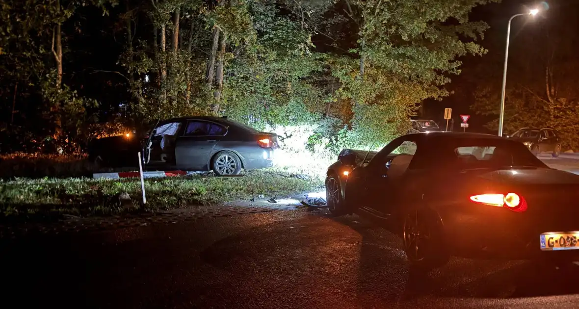 Auto mist bocht en botst | 112-nu.nl