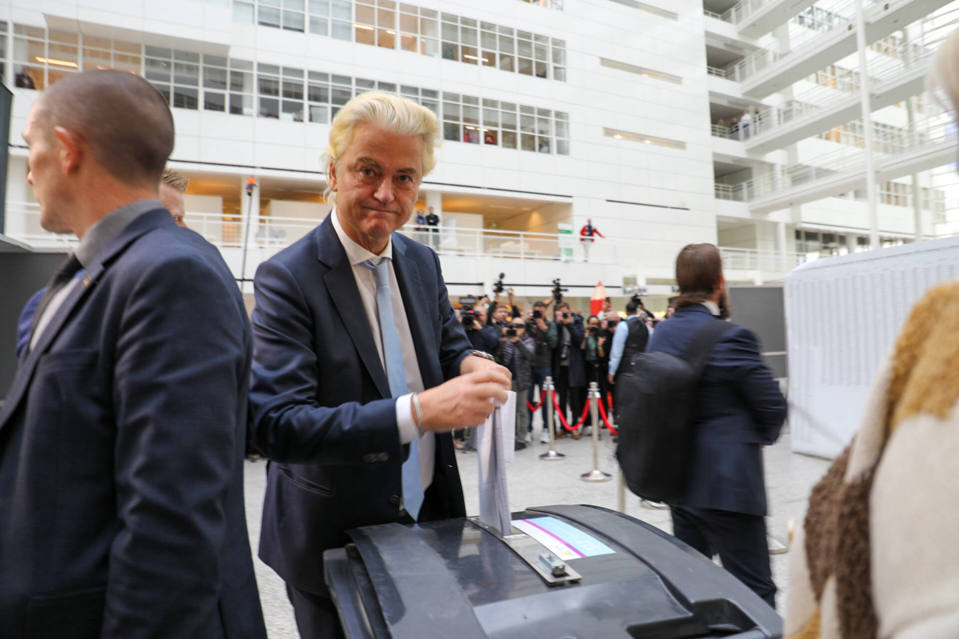 Grote belangstelling voor Wilders bij stembus | 112-nu.nl
