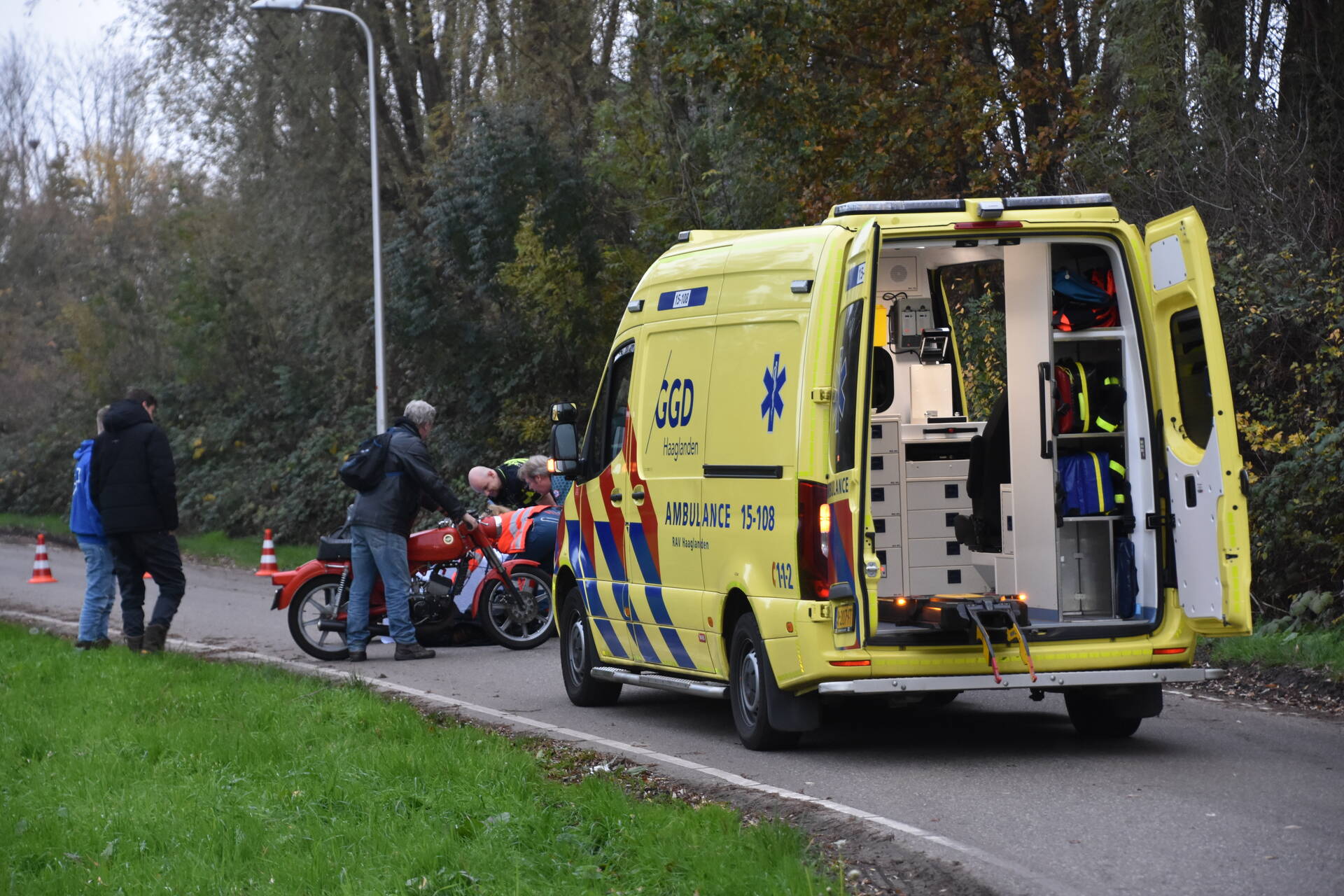 Bromfietser komt ten val | 112-nu.nl