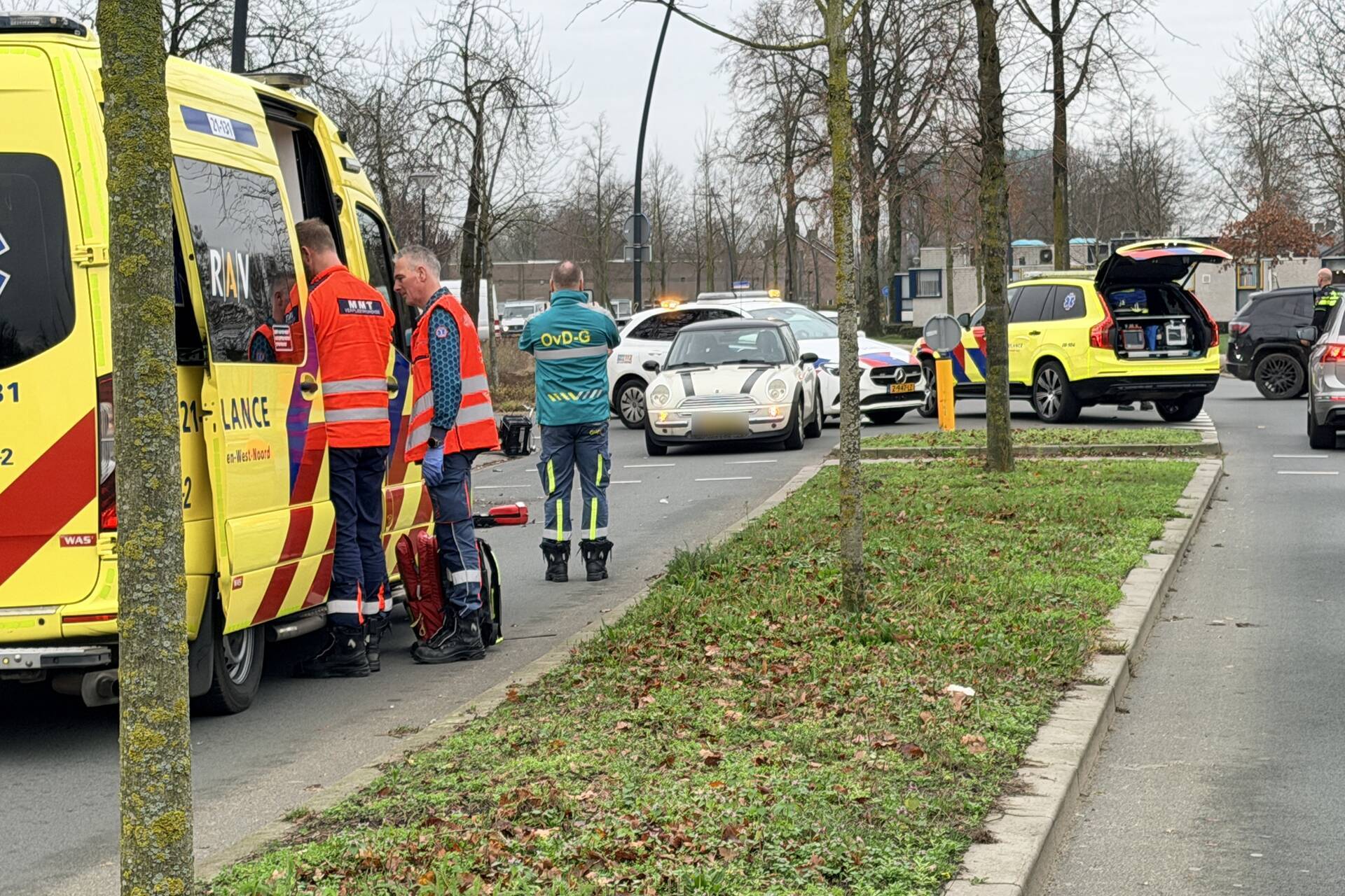 Fietsers aangereden door auto tijdens ongeval | 112-nu.nl