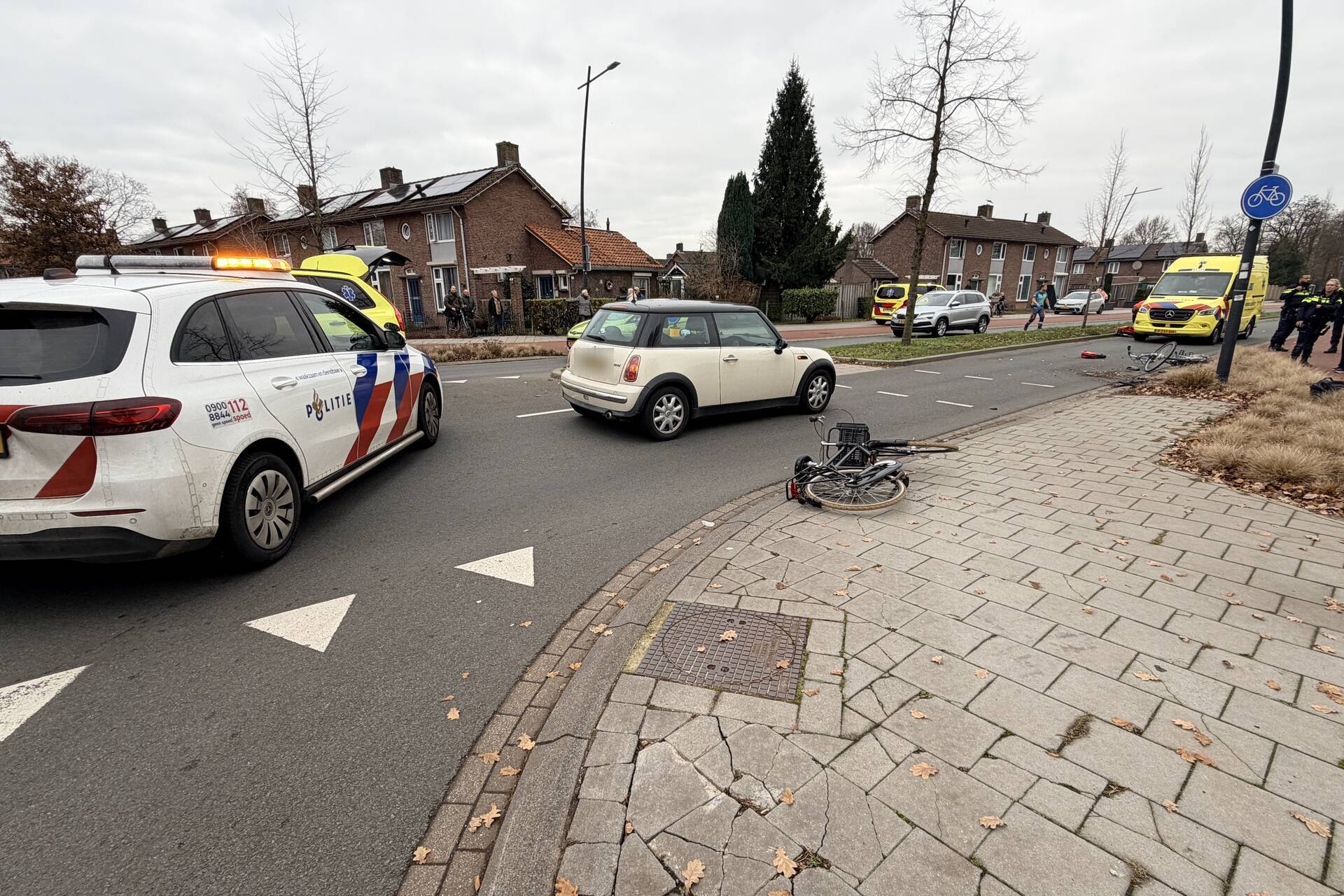Fietsers aangereden door auto tijdens ongeval | 112-nu.nl